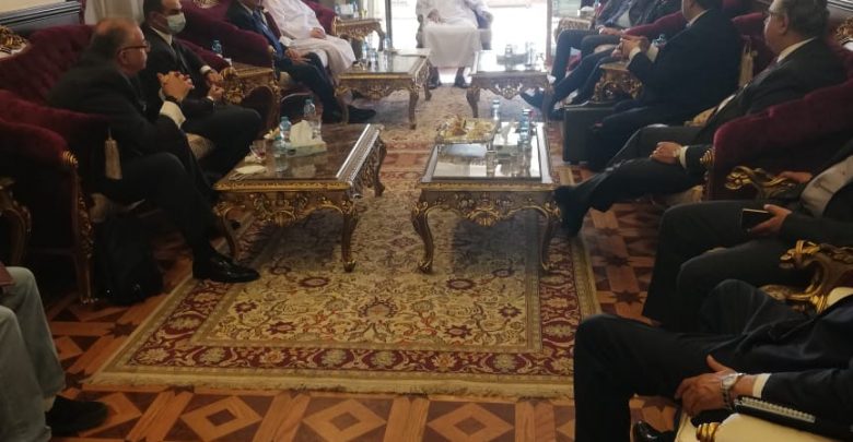 السفير العُماني بالقاهرة يبحث مجالات الاستثمار المشترك مع عدد من
